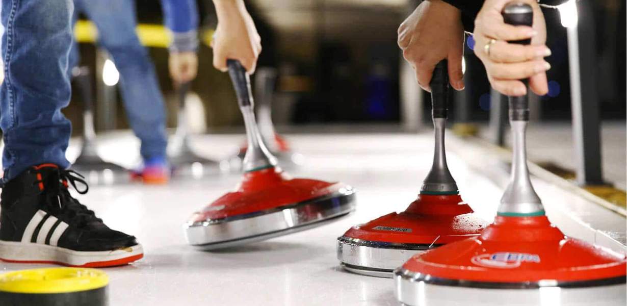 Team building Icestock Curling | Ecco La Luna